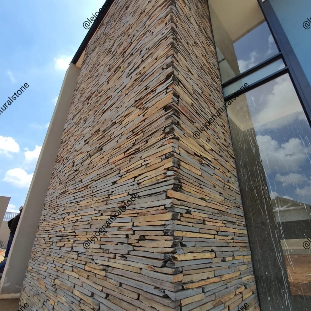 Multicolour strip walling – Lejoe